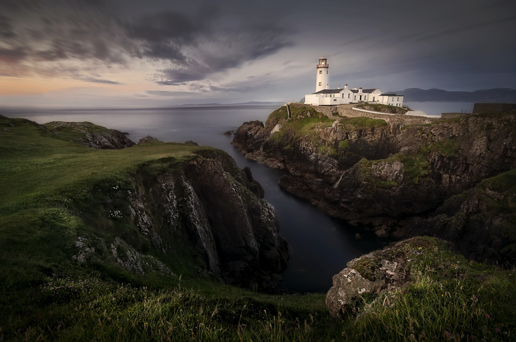 Buy Fanad Head Wallpaper Online – Happywall