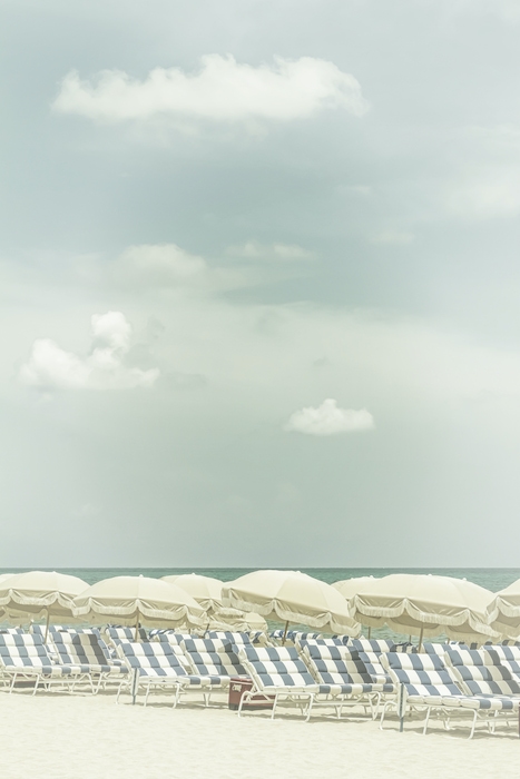 Classic Vintage Seaside Wallpaper | Beach Era Mural | Happywall