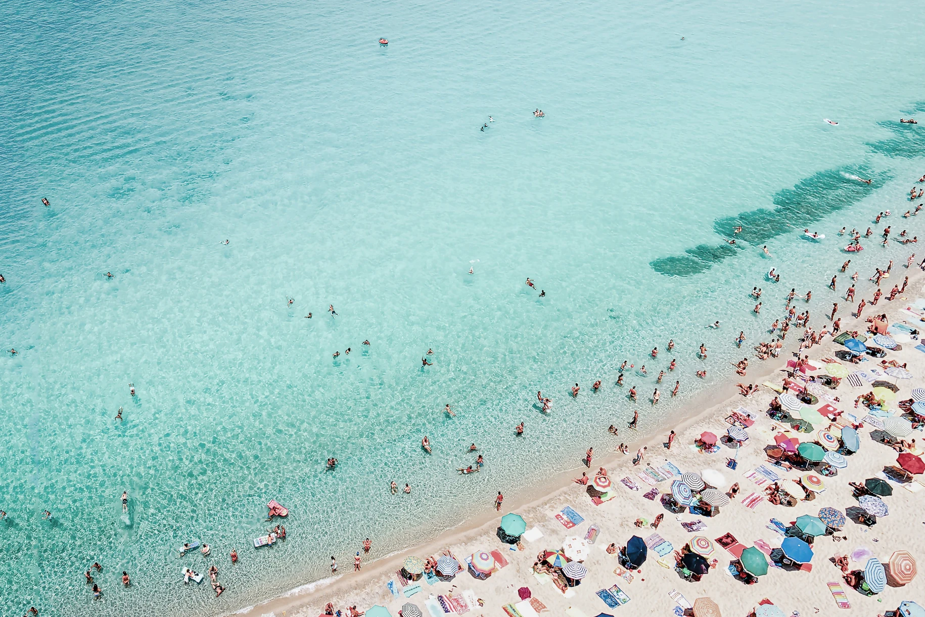 Bring the Beach to Your Home with Beach Day Wallpaper | Happywall