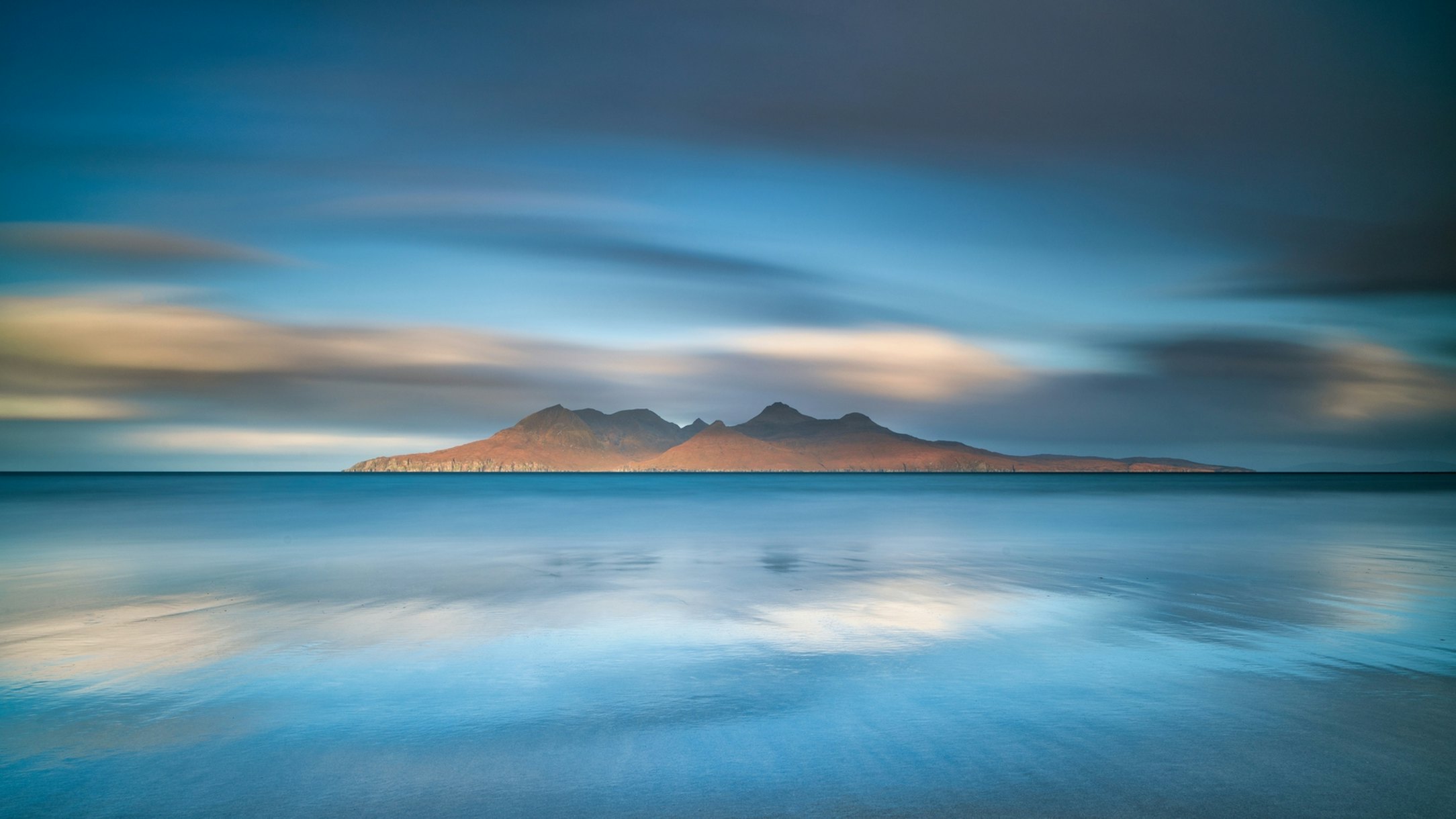 An Epic Sunrise in Eigg Wallpaper | Happywall