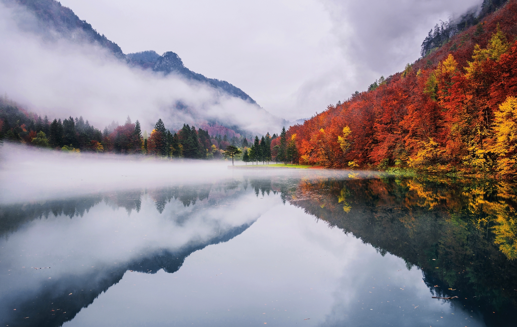 Autumn Reflections Wallpaper | Happywall.com