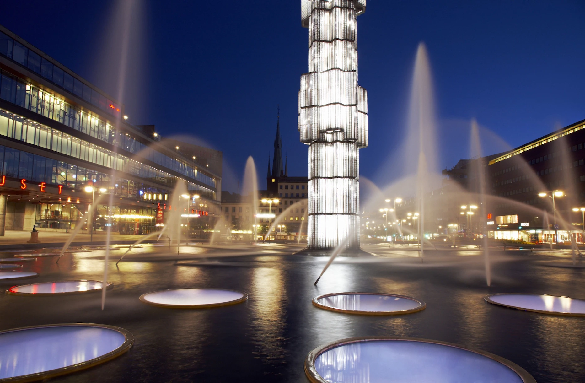 Shop Sergels Torg Fountain Wallpaper Online | Happywall