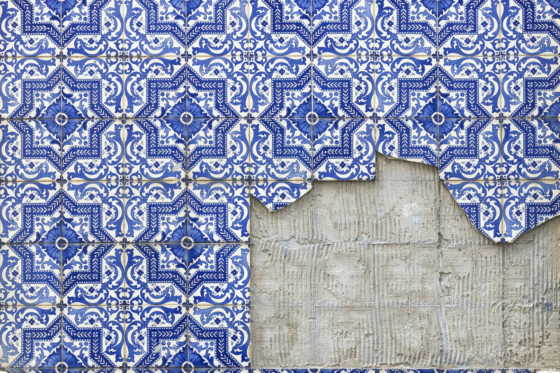 Azulejos Tiles in Lisbon Wallpaper | Happywall
