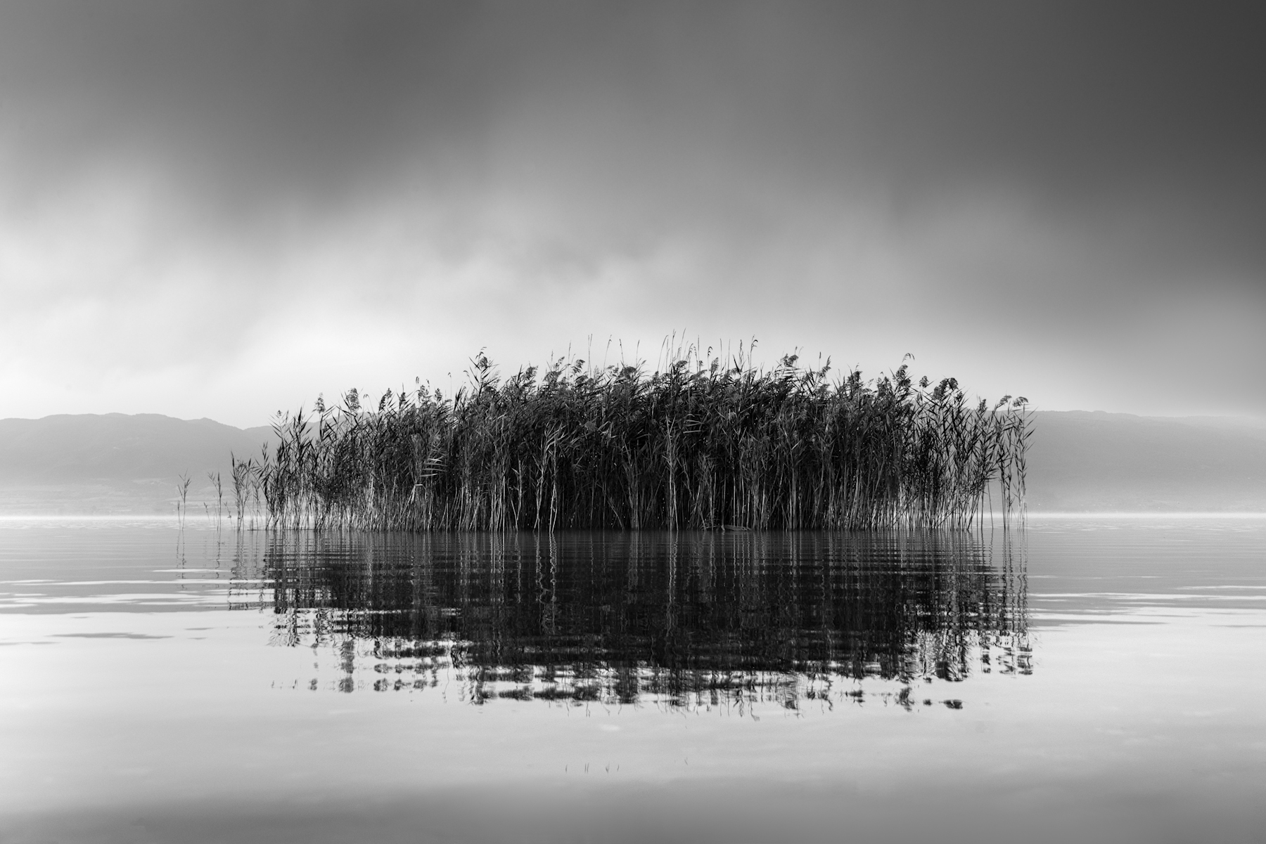 Lake Volvi VII Wallpaper - Happywall