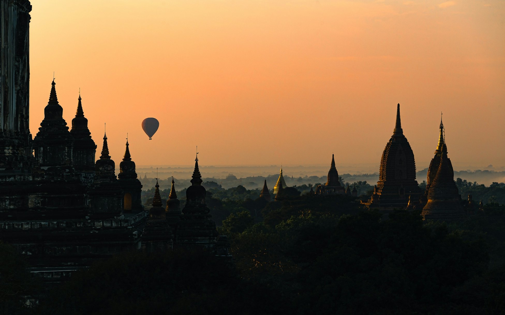 Sunrise in Bagan Wallpaper | Happywall