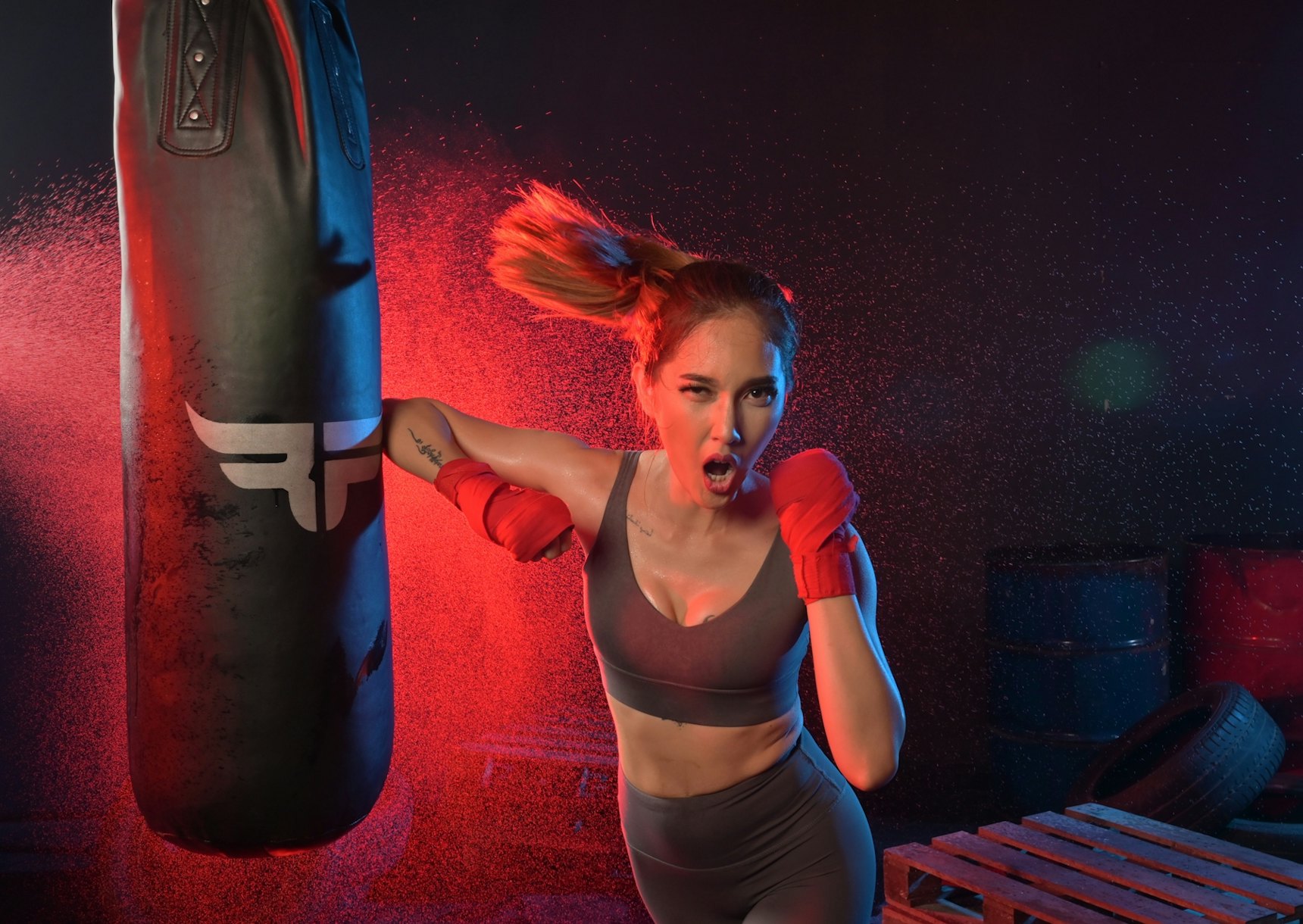 Portrait of Lady Boxer Wallpaper | Happywall