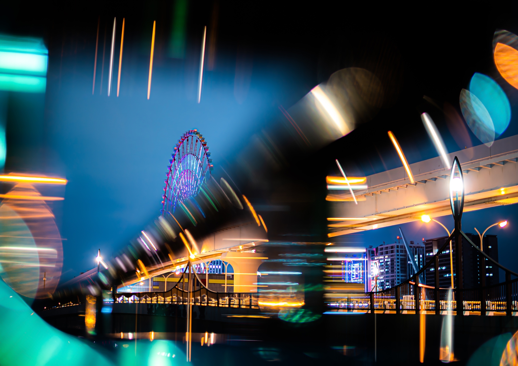 Irregular Reflection Wallpaper | Unique Geometric Design | Happywall