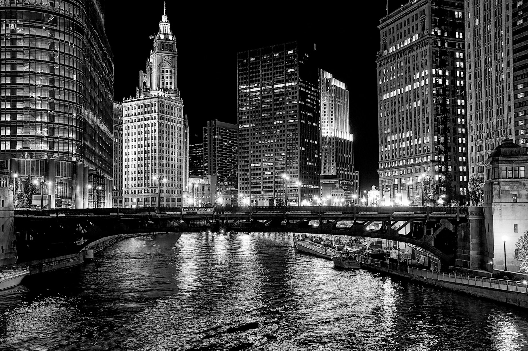 Buy Chicago River Wallpaper - Stunning Cityscape Wall Murals | Happywall