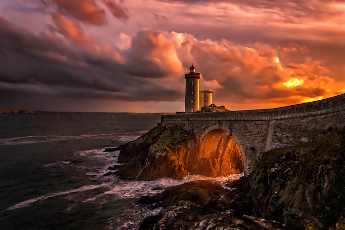 Brighten up your walls with Sun is Down Wallpaper | Happywall