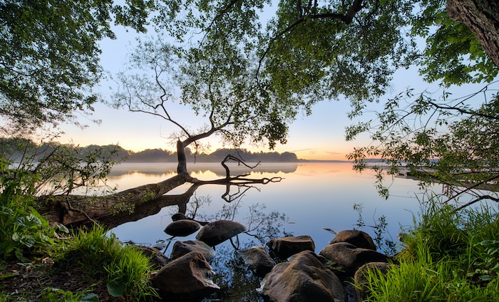 Serene Lake View Wallpaper for Nature Lovers