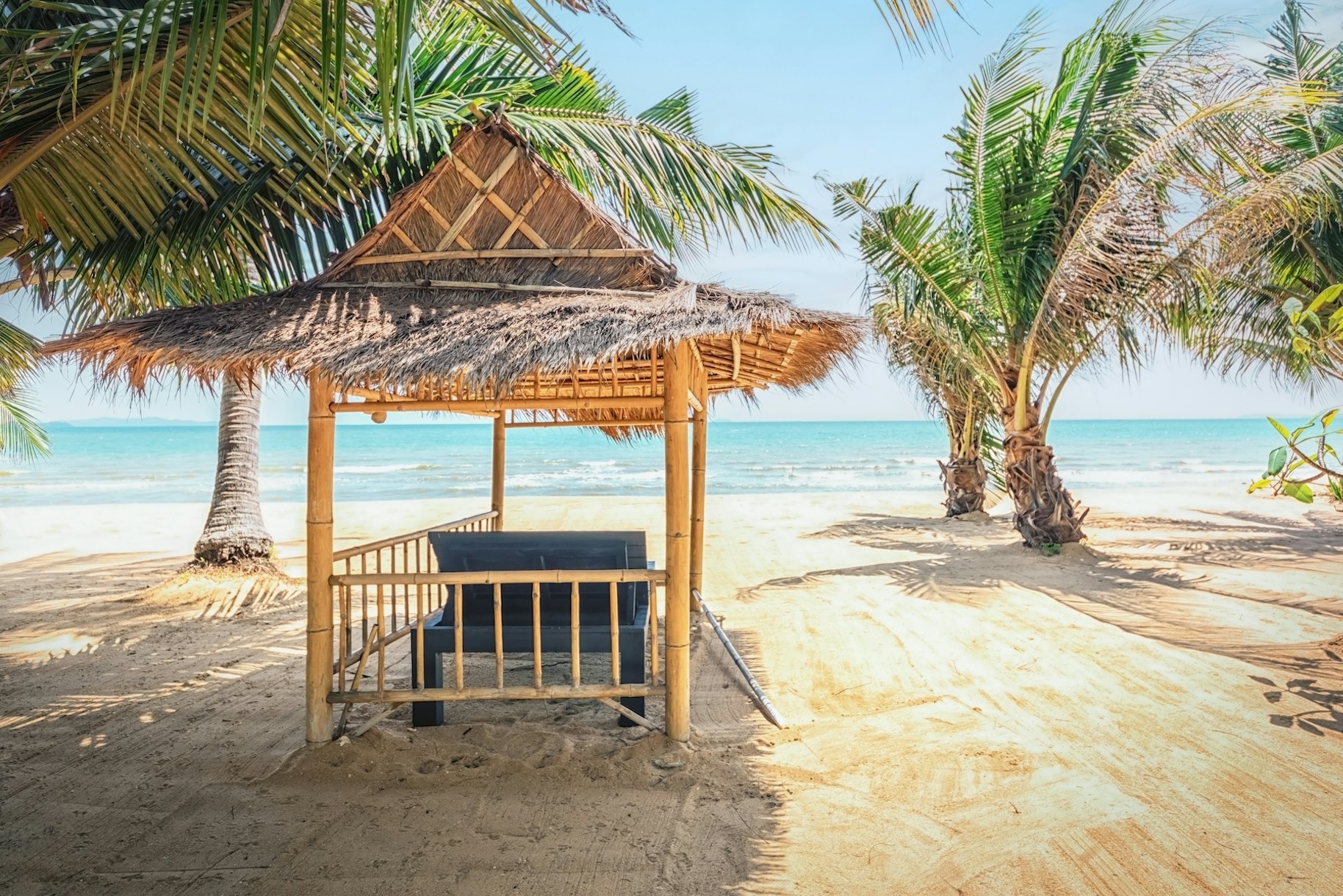 Tropical Hut wallpaper - Free shipping | Happywall