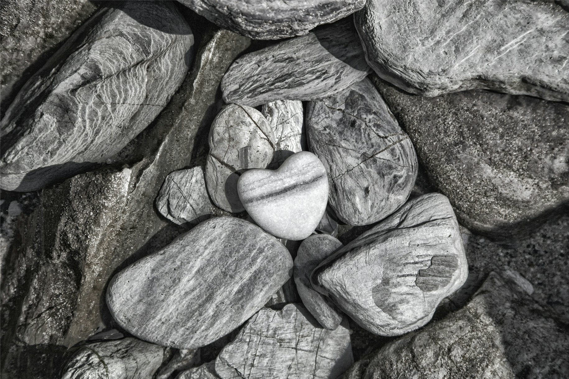 Marble Heart Wallpaper - Romantic and Elegant Wall Decor | Happywall