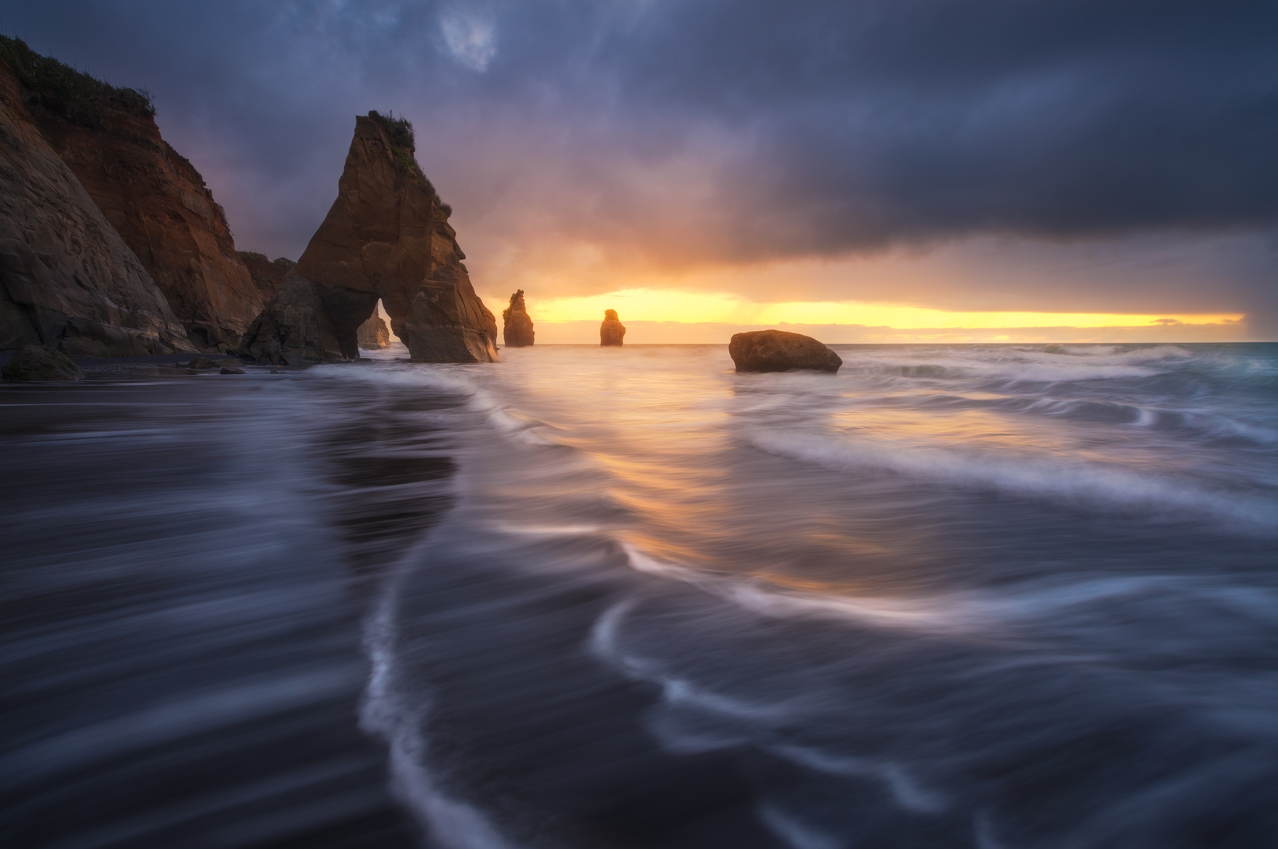 Buy Raging Tide Wallpaper Online - Happywall