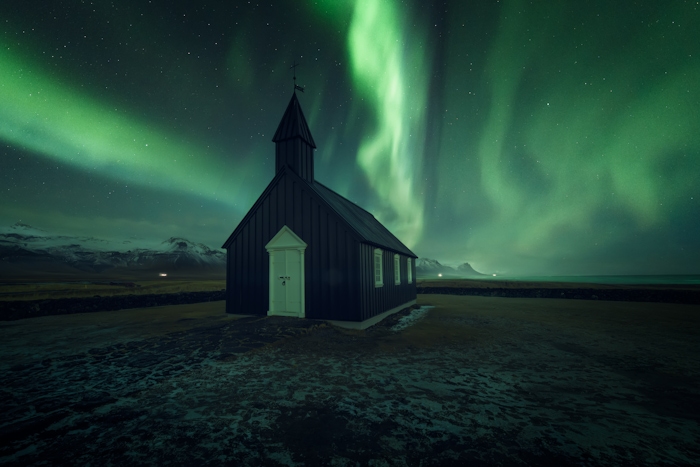 Black Church Aurora Wallpaper
