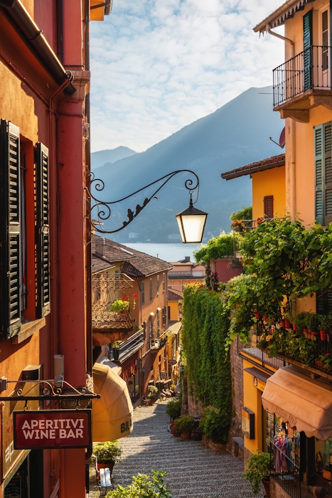 Bellagio Street Wallpaper | happywall.com