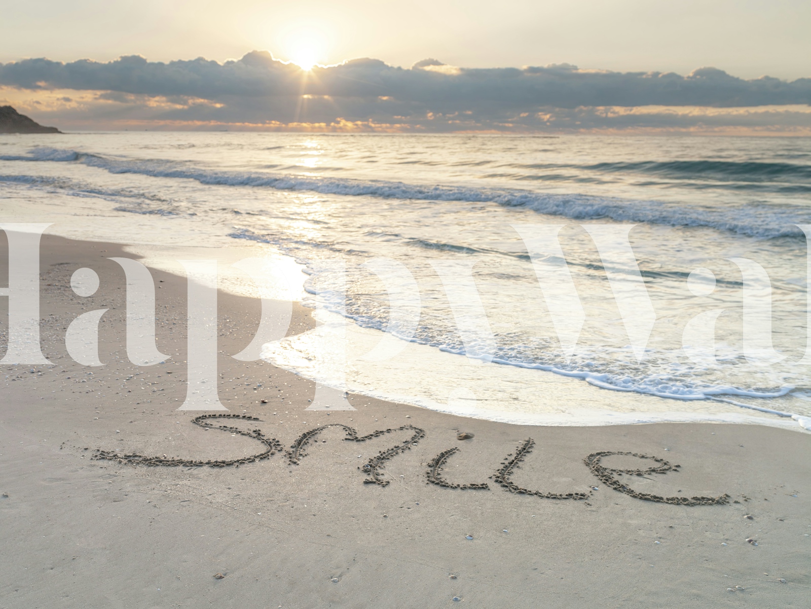 Seaside Smile Wallpaper | happywall.com